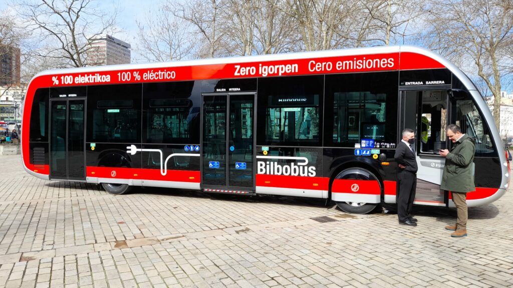 Llega el nuevo diseño de Bilbobus a Bilbao: de formas redondeadas y de ...