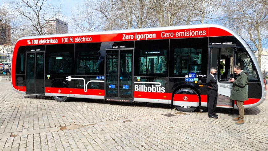 Llega el nuevo diseño de Bilbobus a Bilbao: de formas redondeadas y de ...