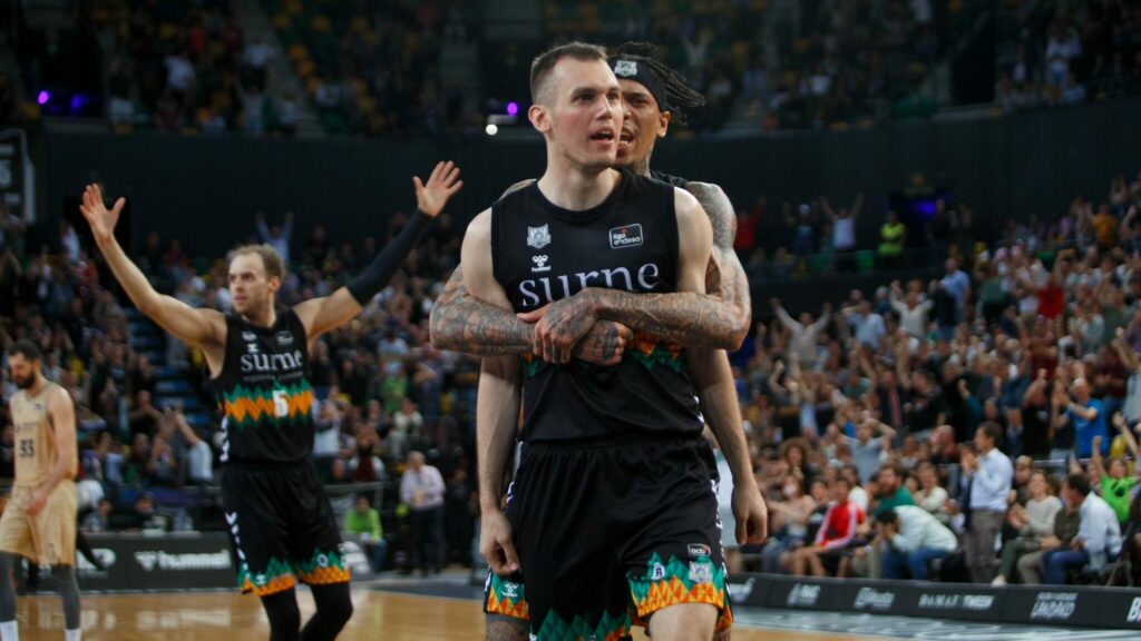 Radicevic hace feliz a Miribilla (82-80)