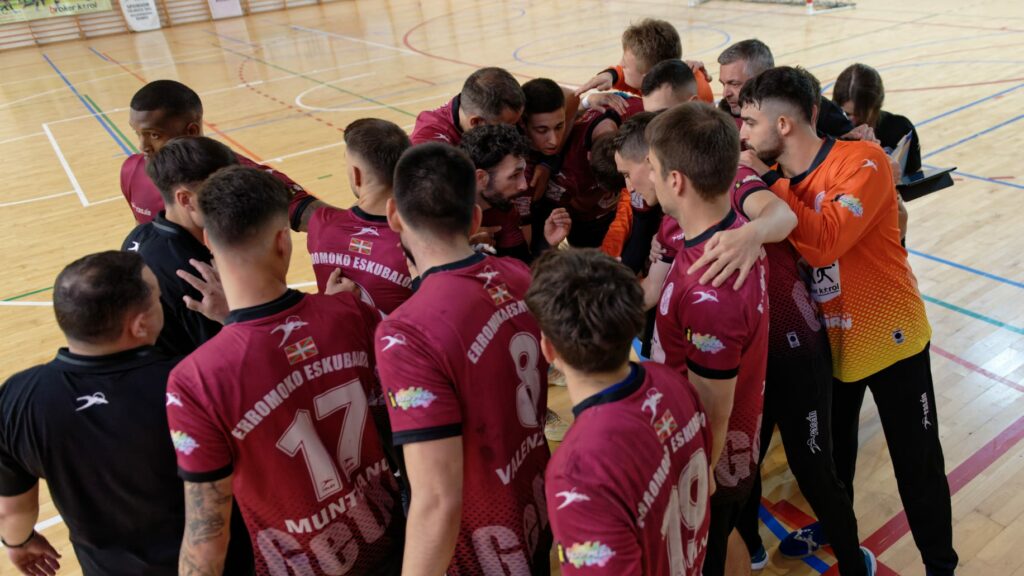 El Balonmano Romo apura sus opciones de ascenso