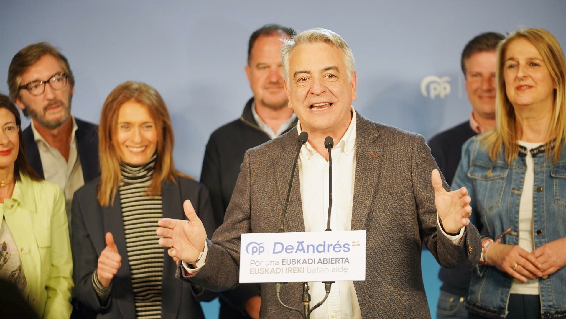 De Andrés felicita a Pradales y le tiende "la mano" para acordar