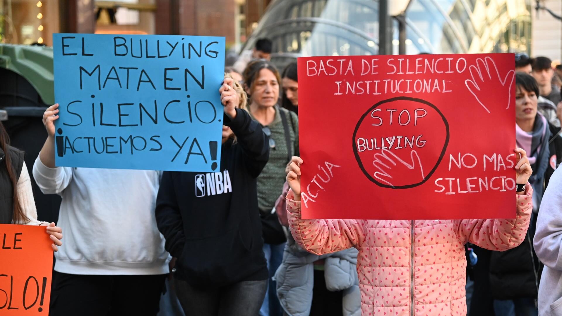 Los estudiantes claman contra el silencio cómplice del bullying ...